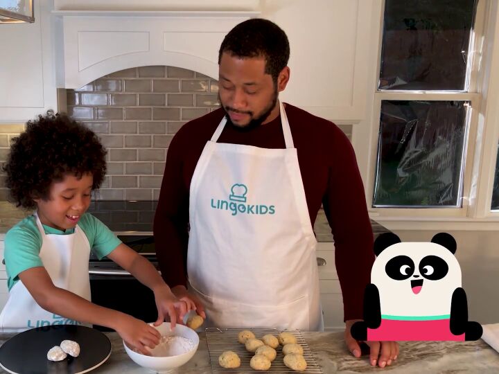 Lingokids - Capítulo 41: Cooking by Lingokids: Russian Tea Cakes