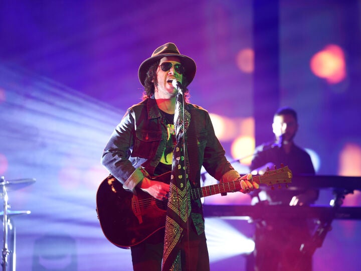 Manu Baqueiro saca su lado más canalla con ‘Lady Madrid’ de Pereza