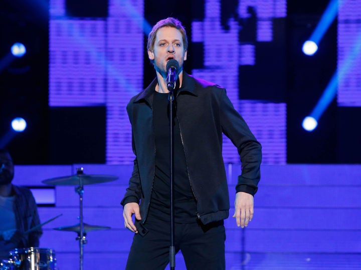 Edu Soto imita Chris Martin, de Coldplay, y canta 'Clocks'