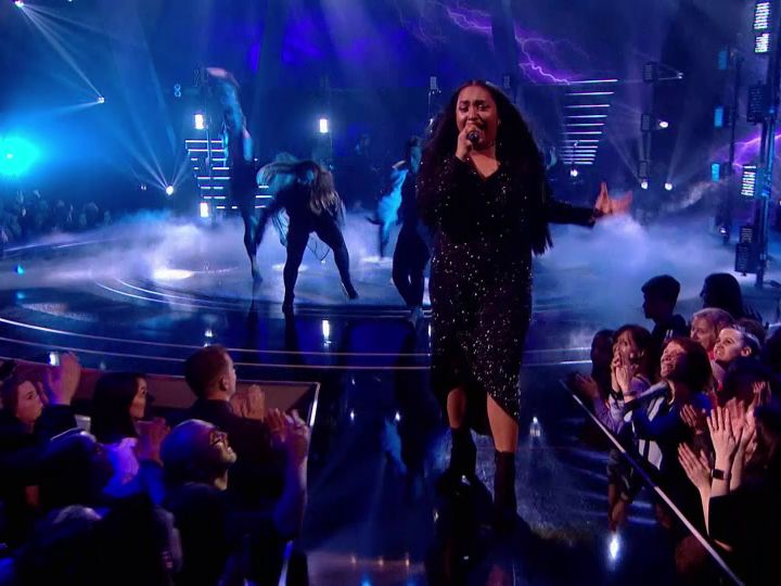 Gayatri Nair y su gran actuación de la canción de Sia "Alive"