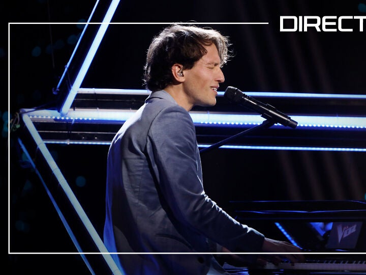 Antón Perard canta 'Entre tú y mil mares'